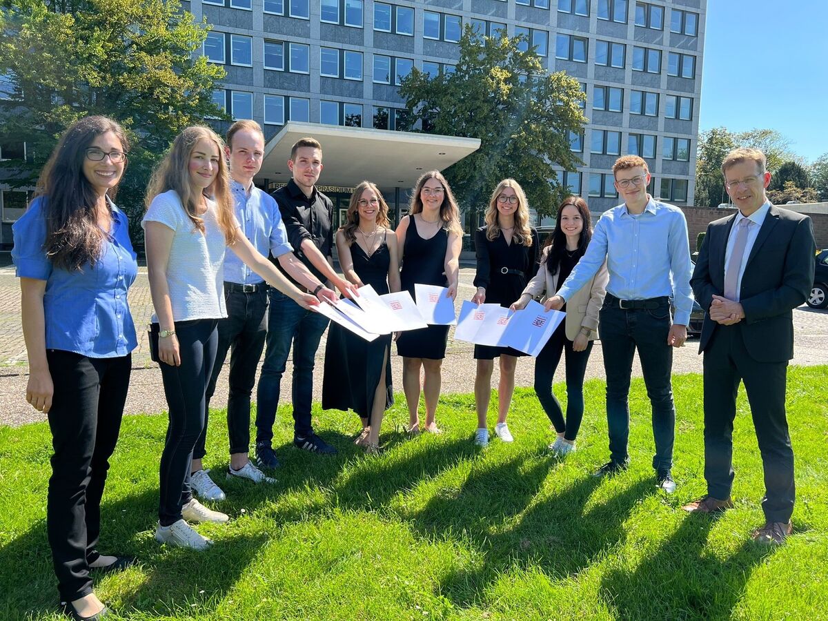 Das RP Kassel beglückwünscht seine Absolventinnen und Absolventen | rp ...